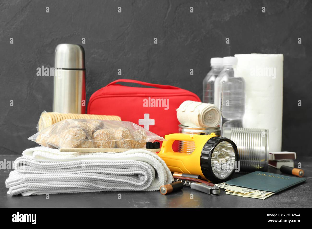Packing emergency food kit hi-res stock photography and images - Alamy