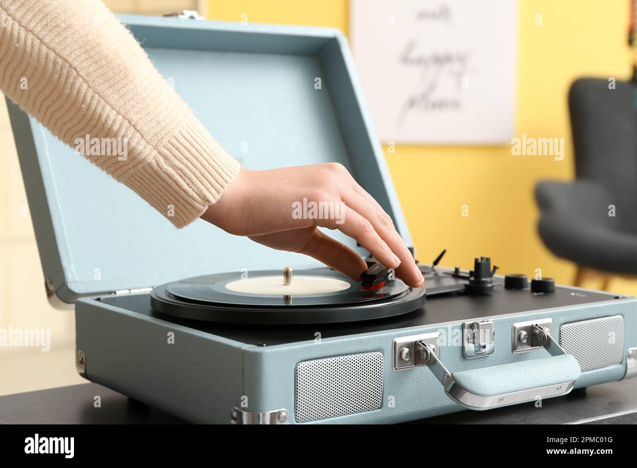Using record player hi-res stock photography and images - Alamy