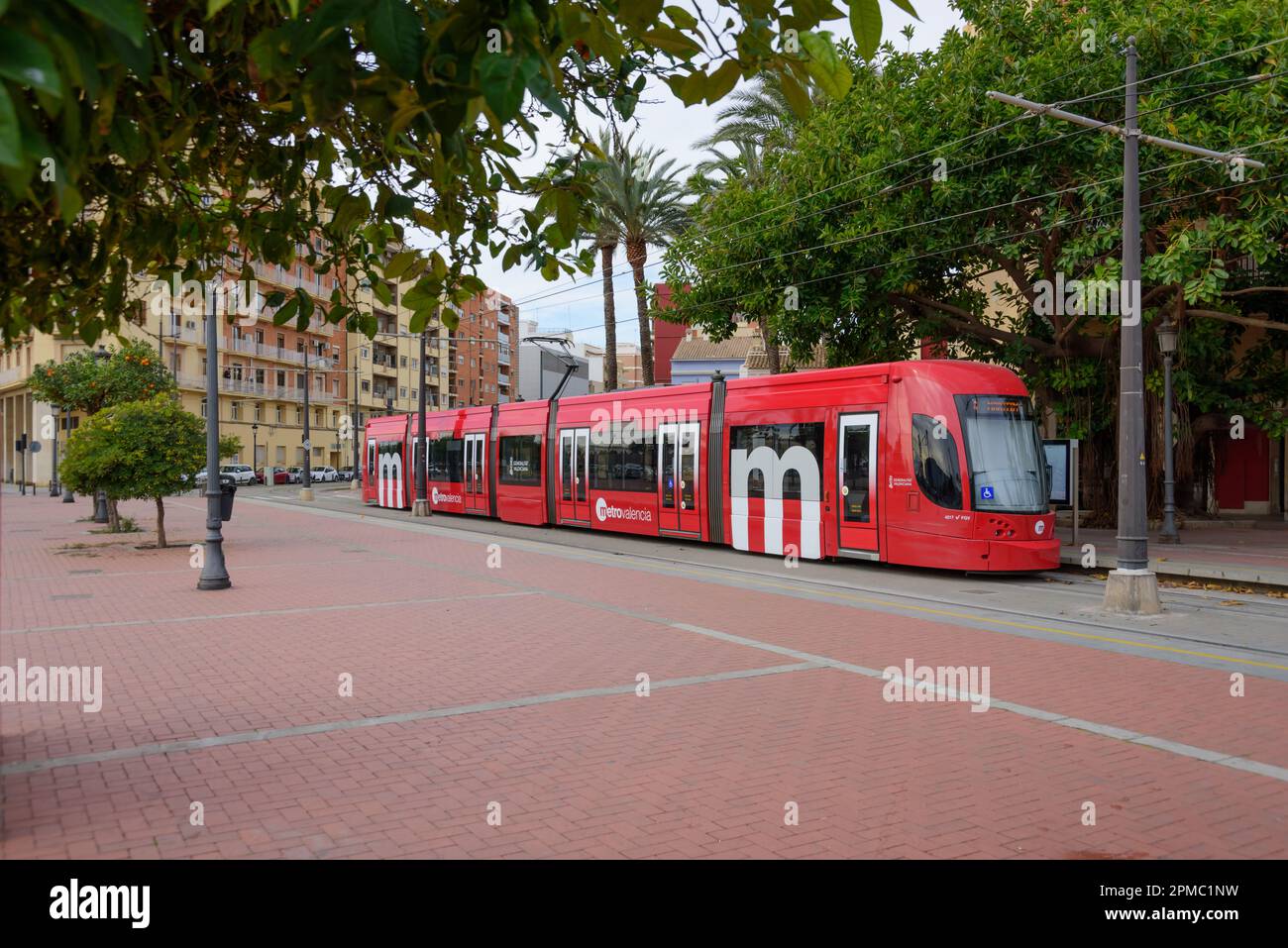 Spanien, Valencia, Straßenbahn, Linie 8, Grau - La Marina // Spain ...