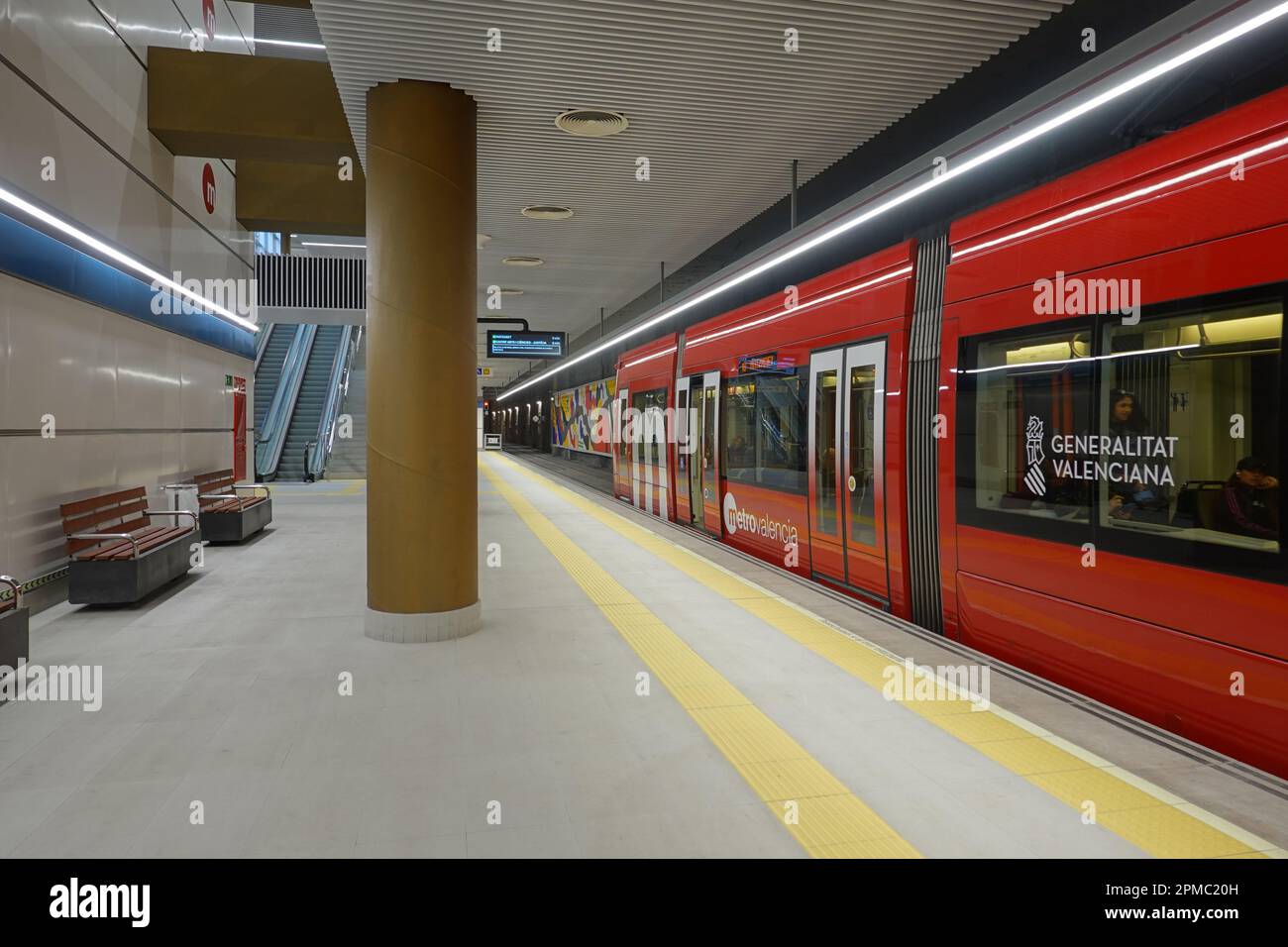 U bahn verkehrssystem hi-res stock photography and images - Alamy