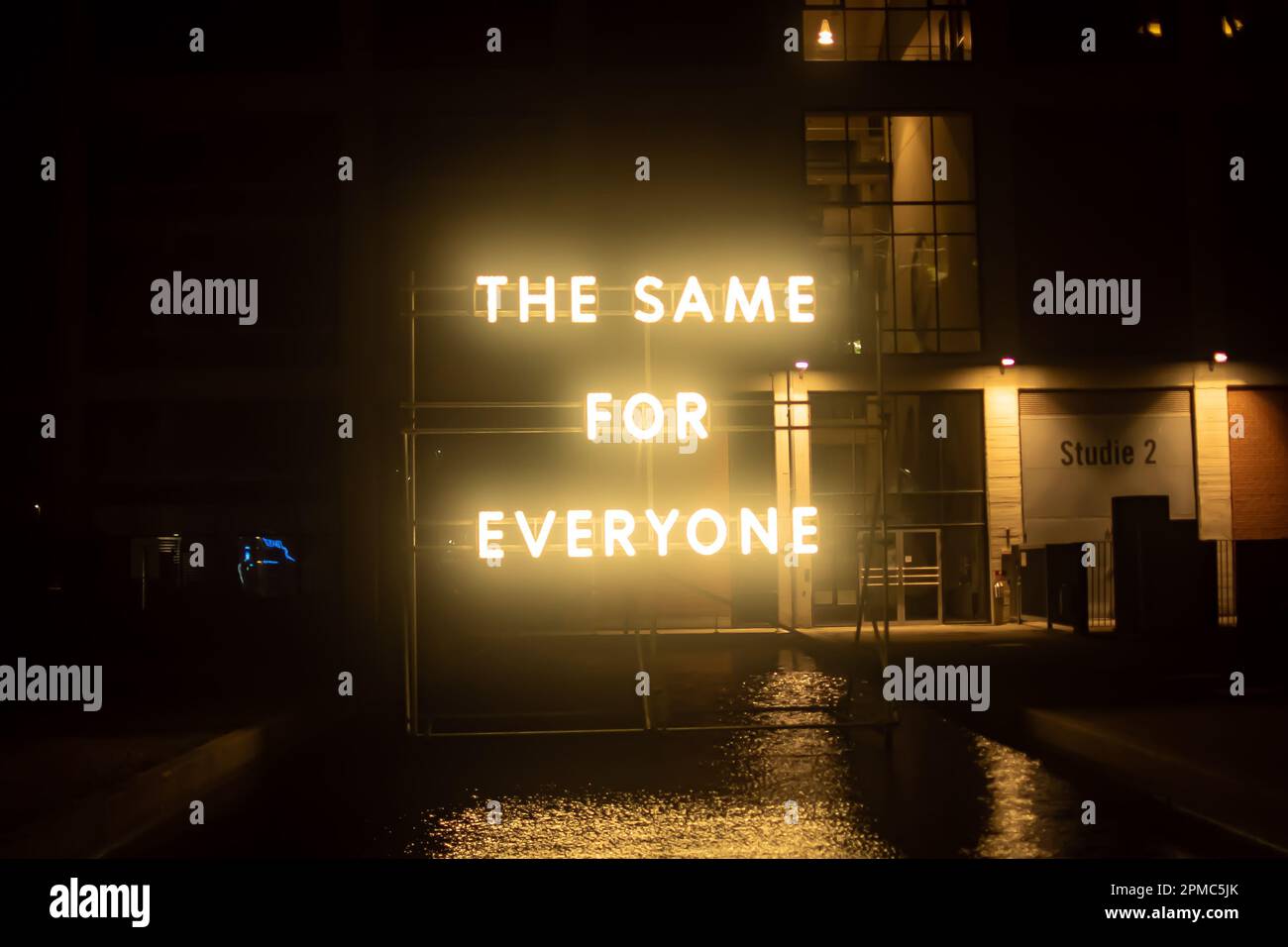 Blank movie theater theater marquee hi-res stock photography and images ...