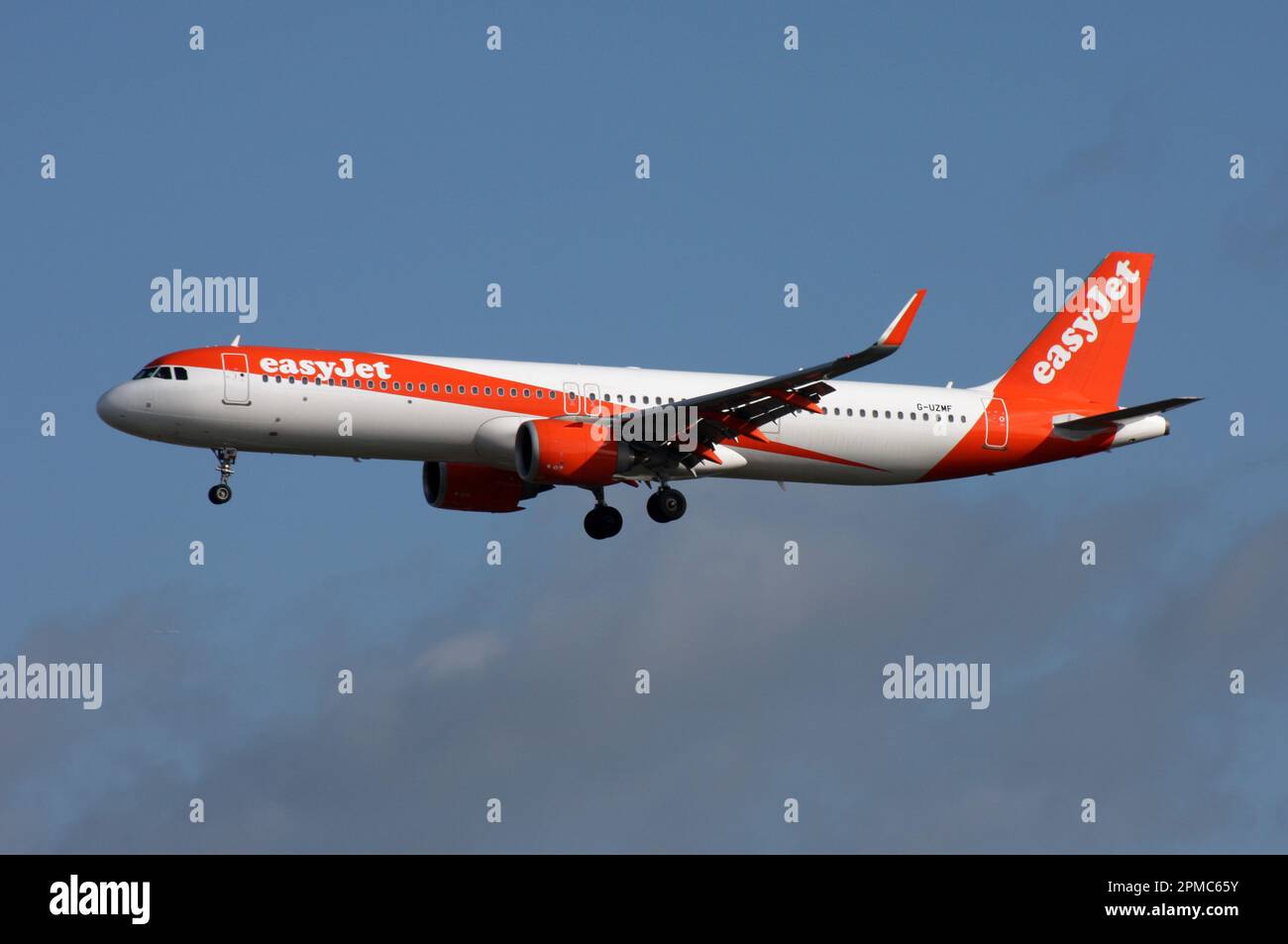 An Airbus A321Neo of easyjet approaching London Gatwick Airport Stock ...
