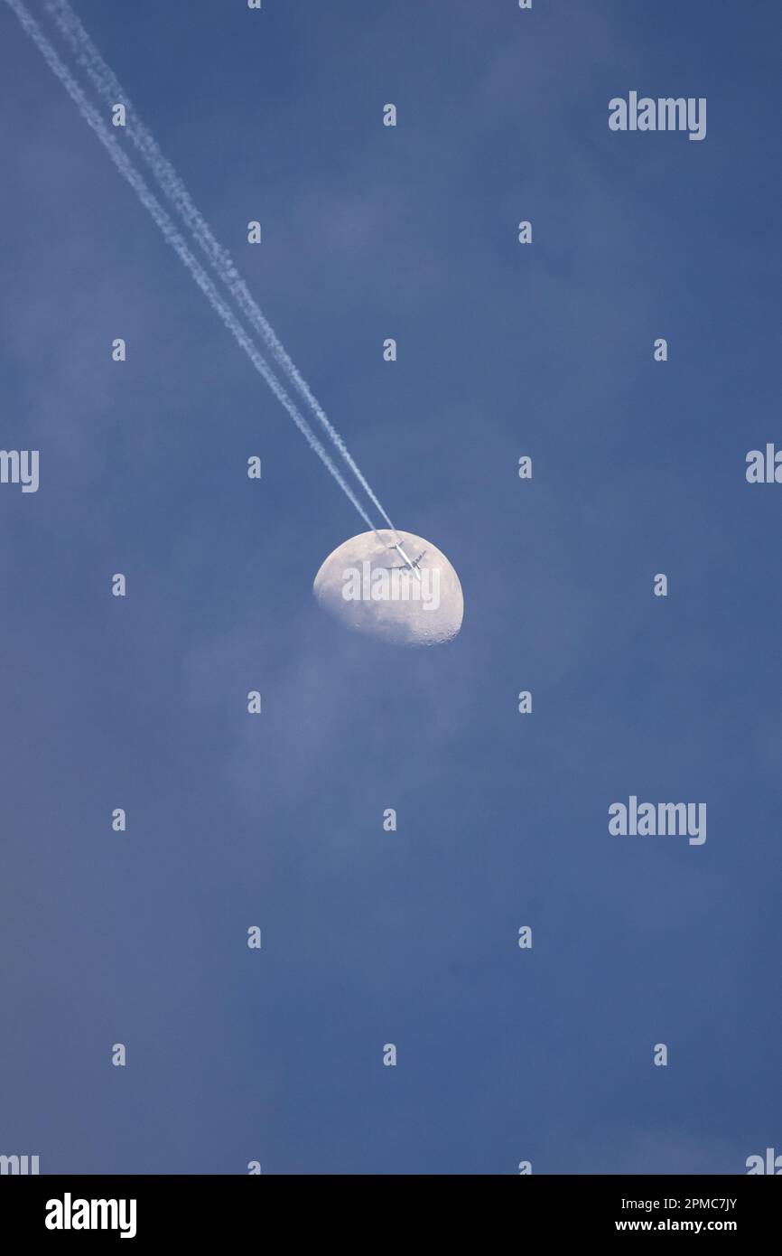 Aeroplane flying full moon hi-res stock photography and images - Alamy
