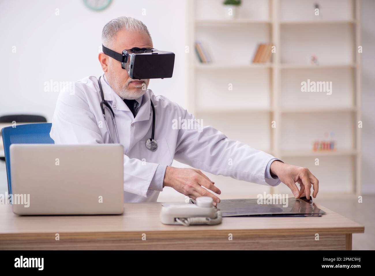 Old doctor wearing virtual hi-res stock photography and images - Alamy