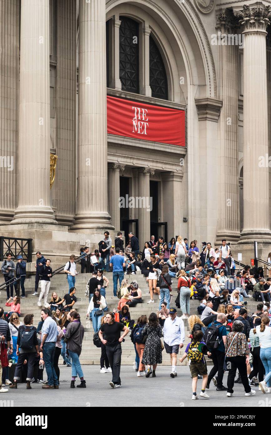 Large attendance crowds gather on the front steps of the Metropolitan ...