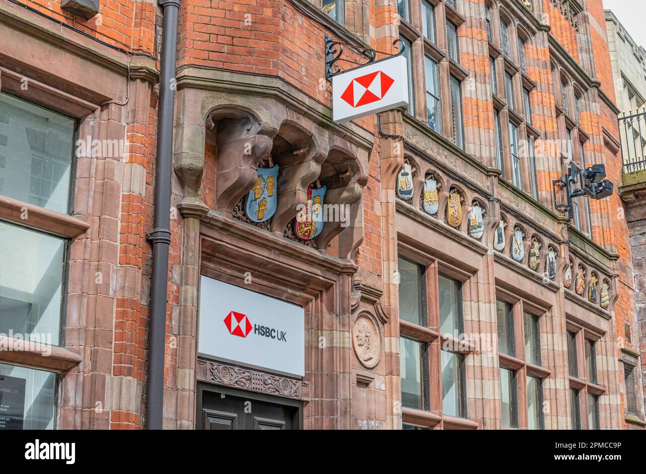 CHESTER, UK, 9TH APRIL 2023: Sign for HSBC bank Stock Photo - Alamy