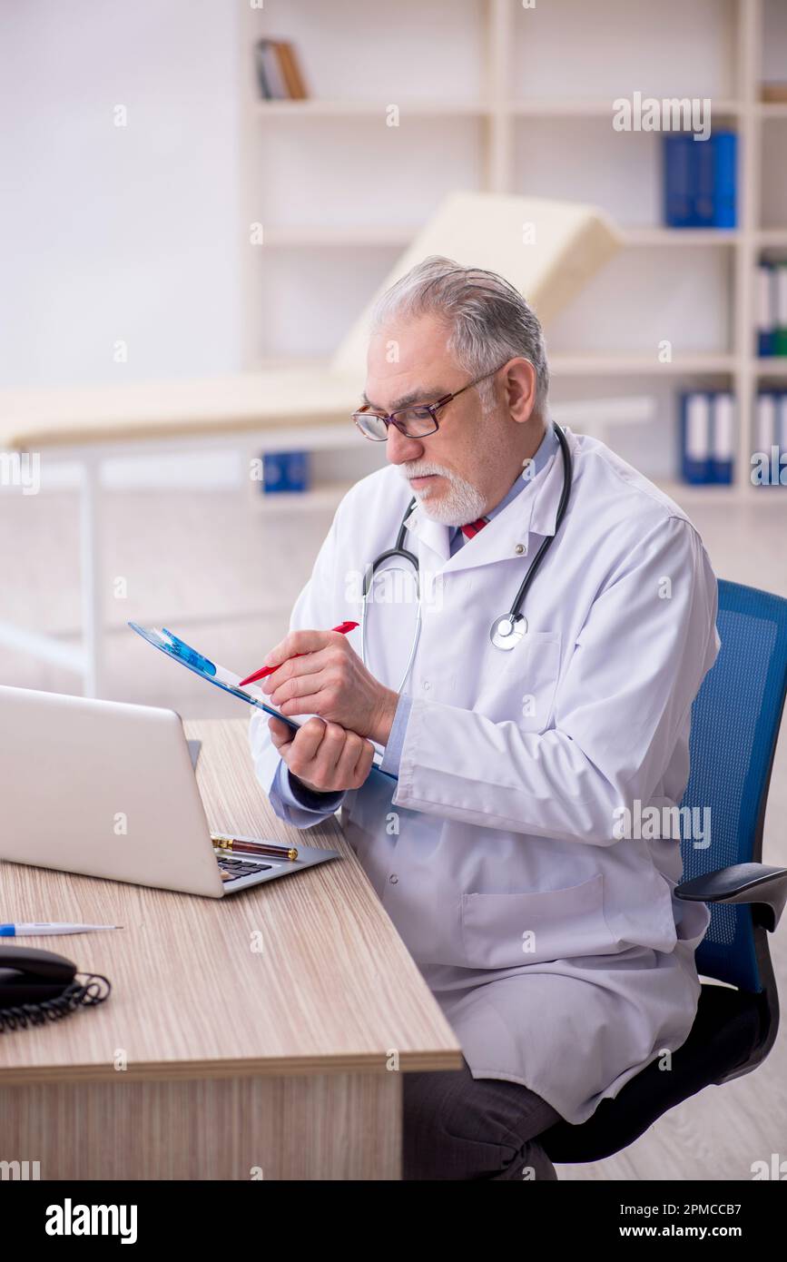Old doctor working at the hospital Stock Photo - Alamy