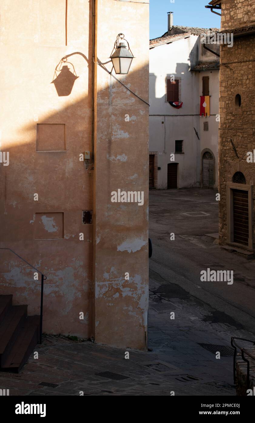 Golden light in streets hi-res stock photography and images - Alamy