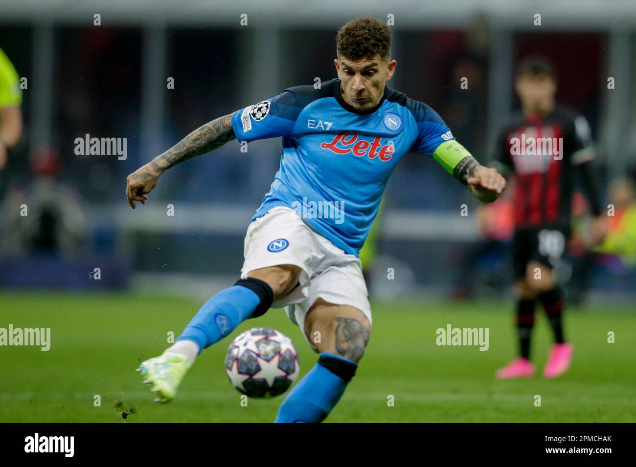 SSC Napoli's Italian defender Giovanni Di Lorenzo controls the ball ...