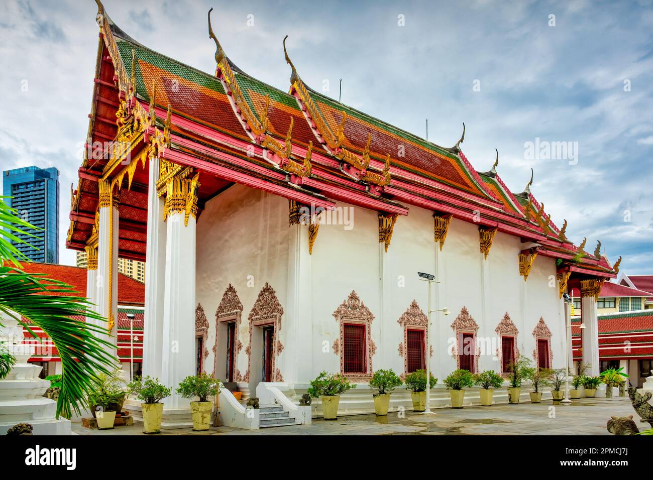 Wat pathum khongkha ratchaworawihan hi-res stock photography and images ...