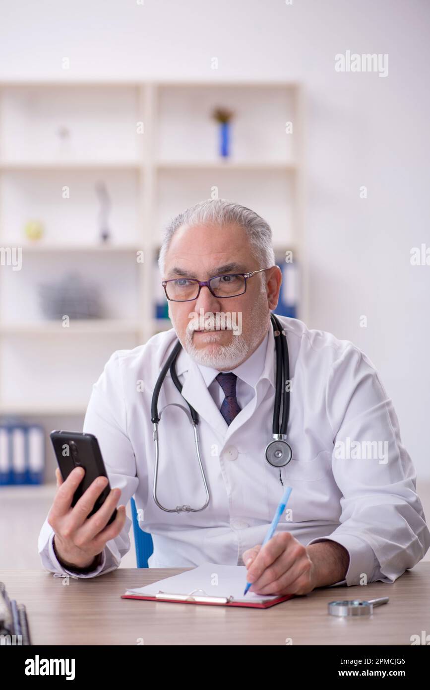 Doctor taking notes telehealth hi-res stock photography and images - Alamy