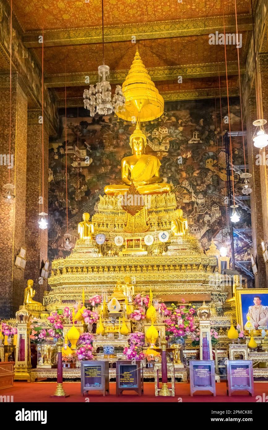 The Ordination hall (ubosot) at Wat Pho in Bangkok, Thailand Stock ...
