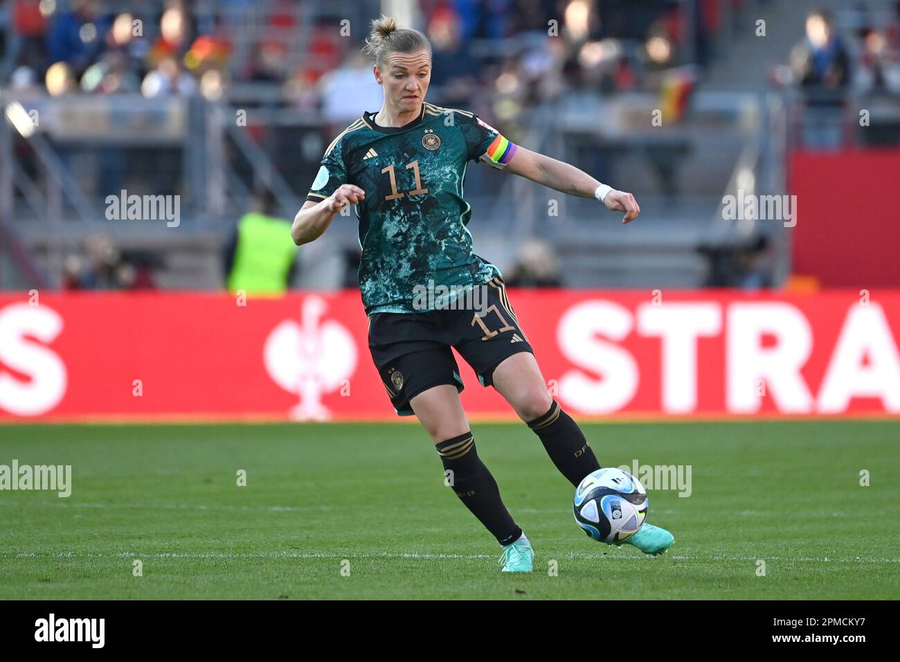 Max popp hi-res stock photography and images - Alamy