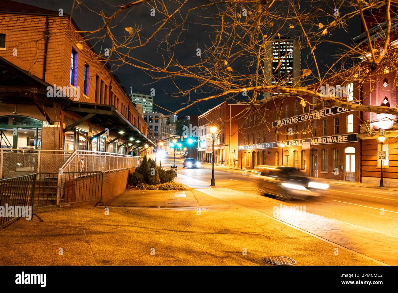 Nighttime street in Richmond Virginia Stock Photo - Alamy