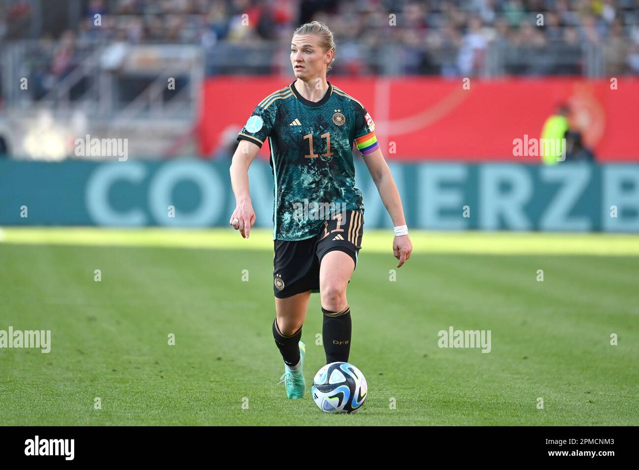 Max popp hi-res stock photography and images - Alamy