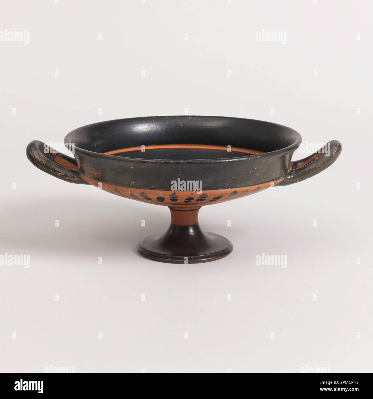 Kylix (Greece); terra-cotta Stock Photo - Alamy