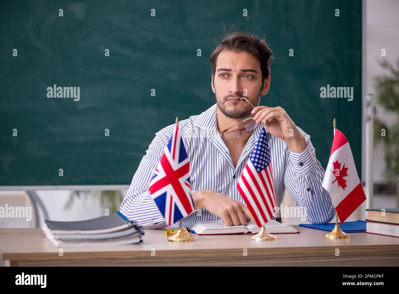 Native canadian classroom hi-res stock photography and images - Alamy