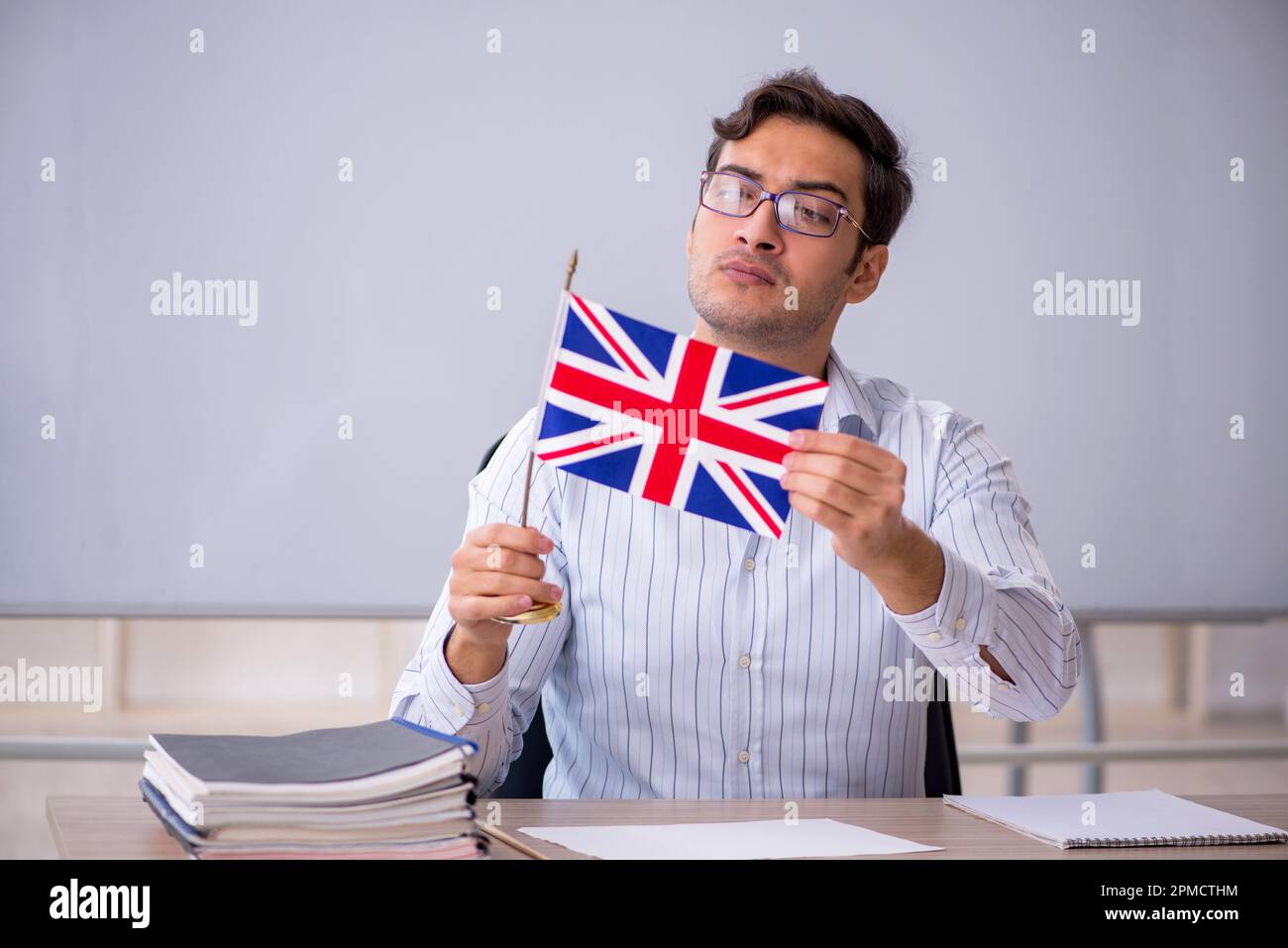 English classroom whiteboard uk hi-res stock photography and images - Alamy
