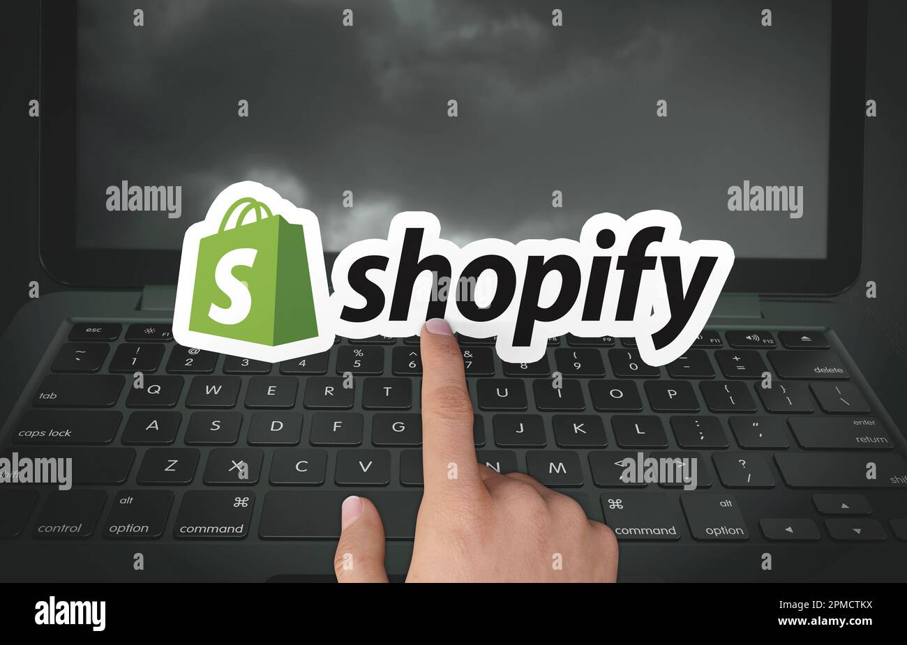 shopify, logo design for use on social media and news sites Stock Photo ...