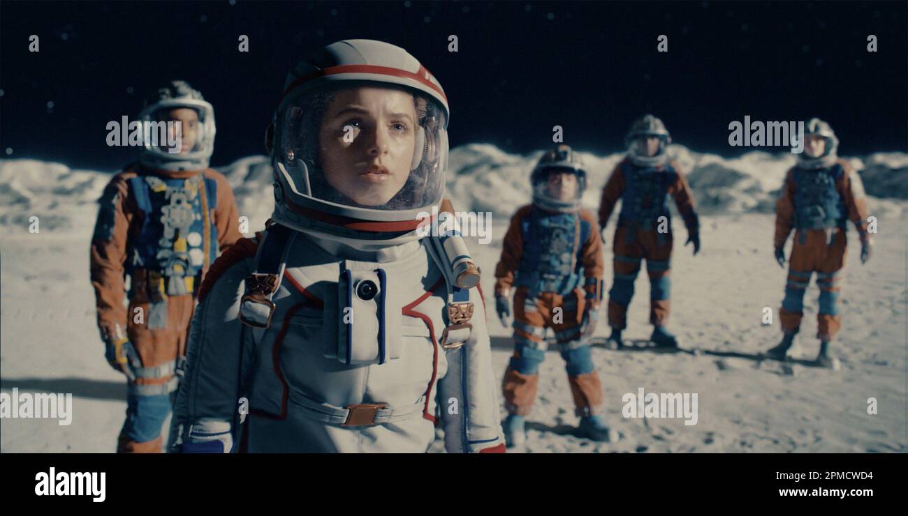 CRATER, from left: Isaiah Russell-Bailey, Mckenna Grace, Orson Hong ...