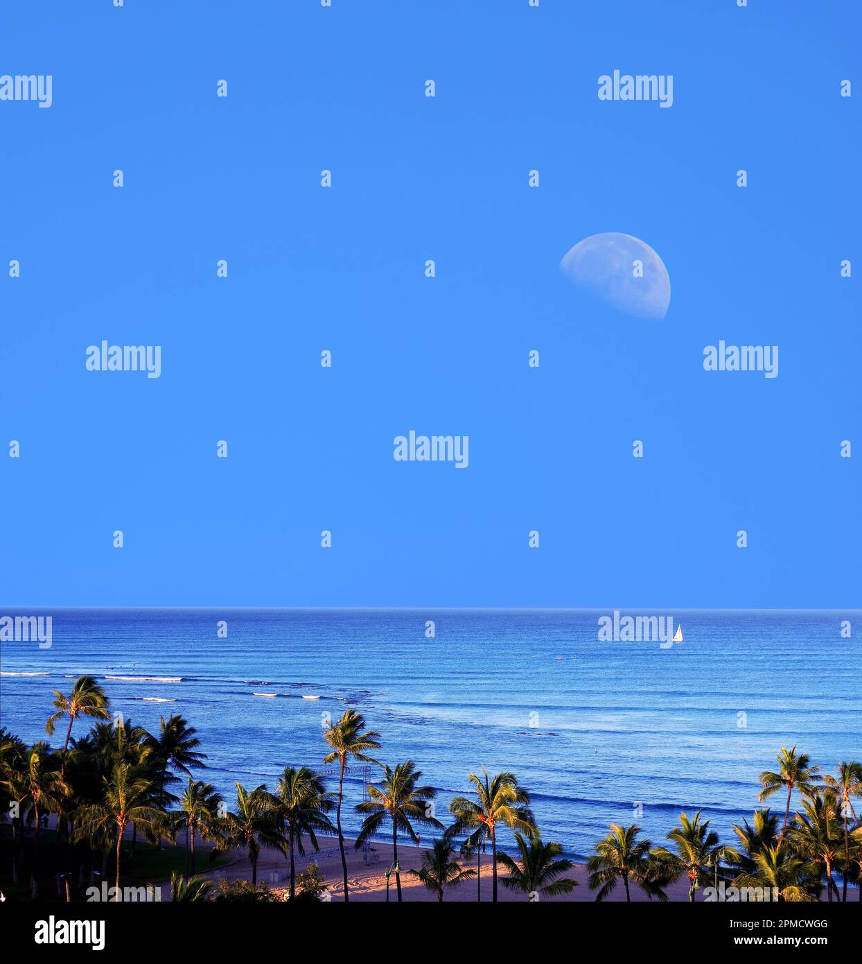 Moonrise high angle waikiki beach honolulu hawaii Stock Photo - Alamy