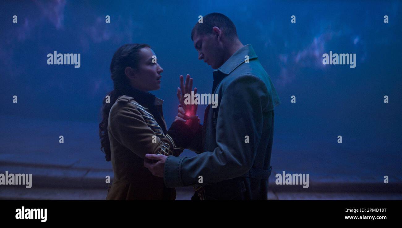 SHADOW AND BONE, from left: Jessie Mei Li, Archie Renaux, 'Meet You in ...