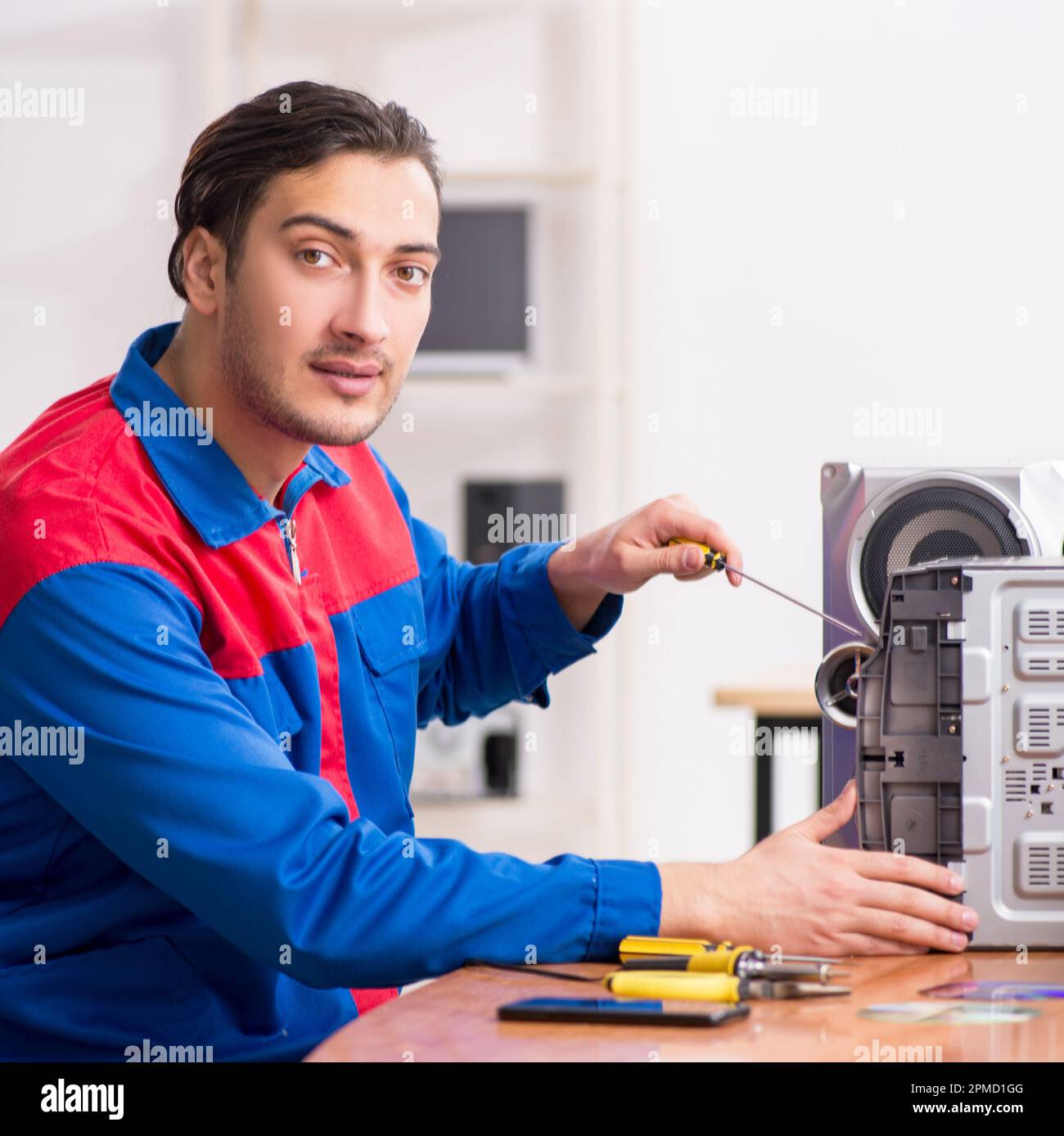 Hi fi repair hi-res stock photography and images - Alamy