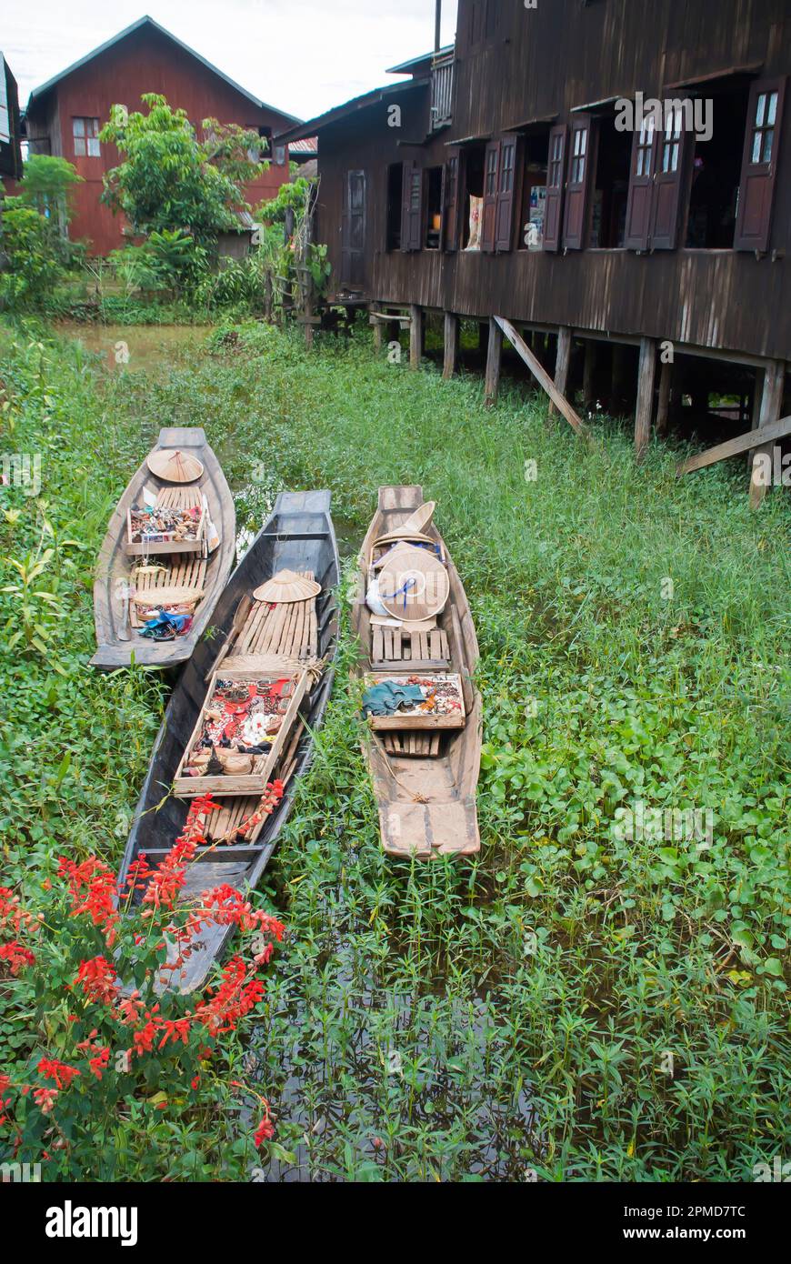 Traditional boats for sale hi-res stock photography and images - Alamy