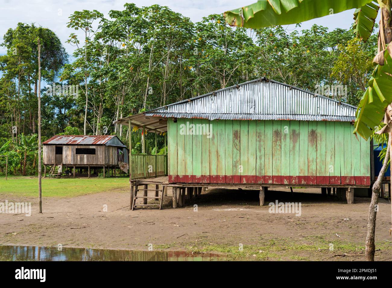 Amazon rainforest homes hi-res stock photography and images - Alamy