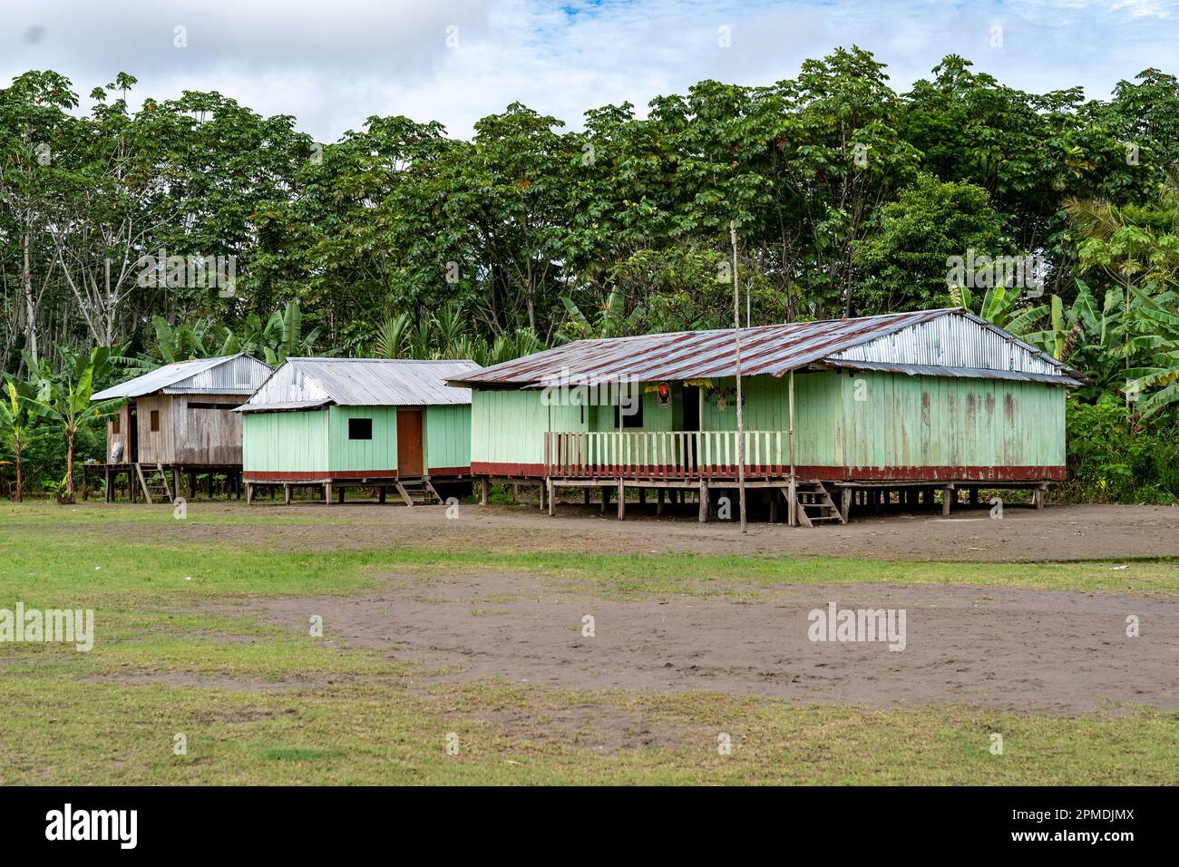 Amazon rainforest homes hi-res stock photography and images - Alamy