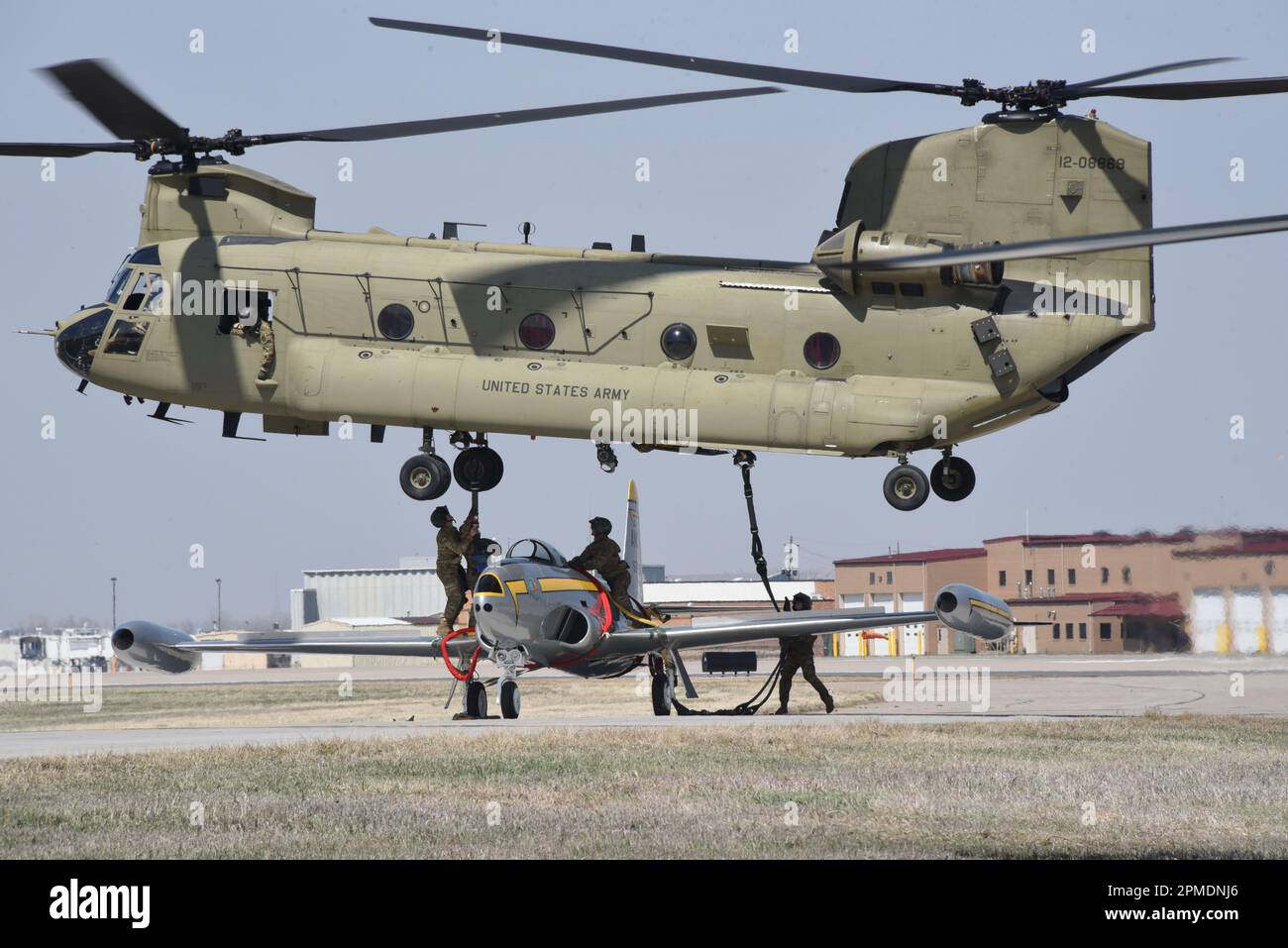 An Iowa Army National Guard CH-47 Chinook helicopter picks up a ...