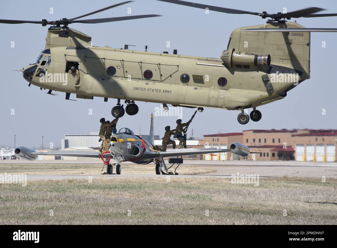 An Iowa Army National Guard CH-47 Chinook helicopter picks up a ...
