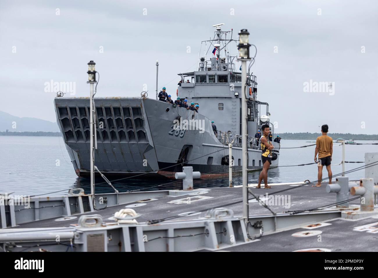 Philippine BRP Waray LC-288, approaches a Navy Roll-On/Roll-Off ...