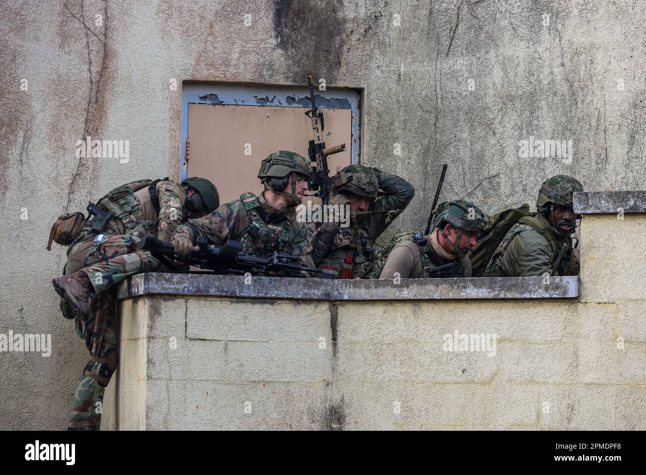 Dutch Marines with Marine Squadron Carib, Netherlands Marine Corps ...