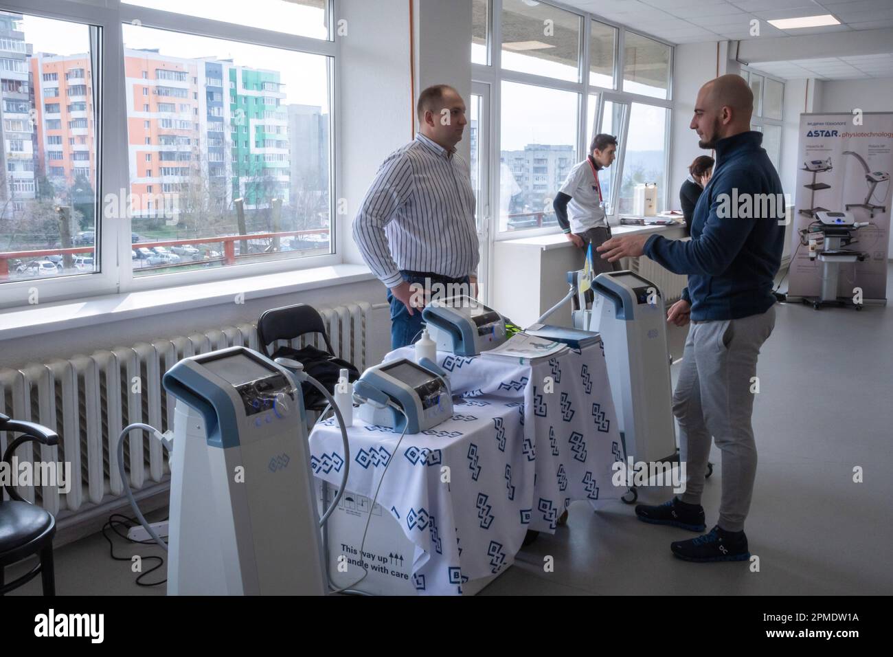 The consultant tells the audience about the latest equipment for ...