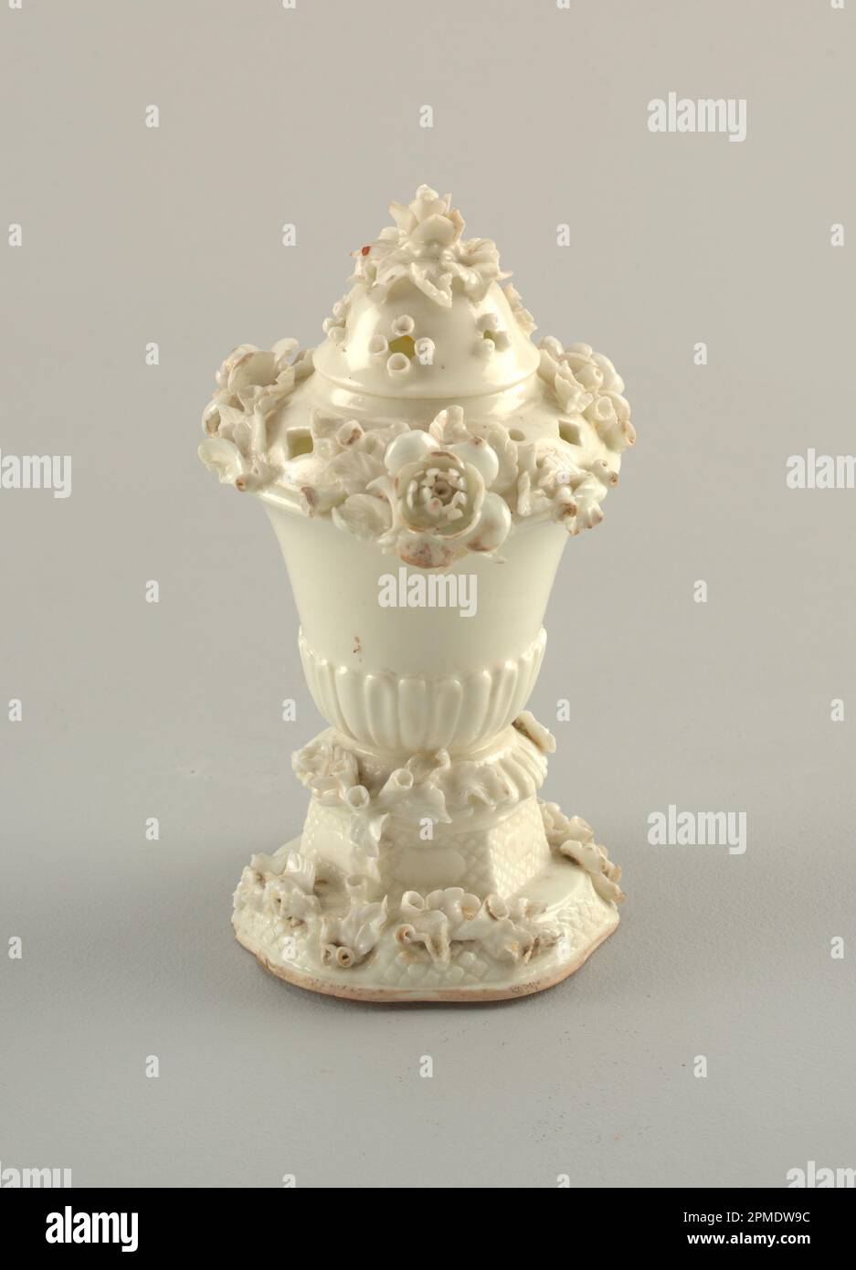 Glazed soft paste porcelain hi-res stock photography and images - Alamy