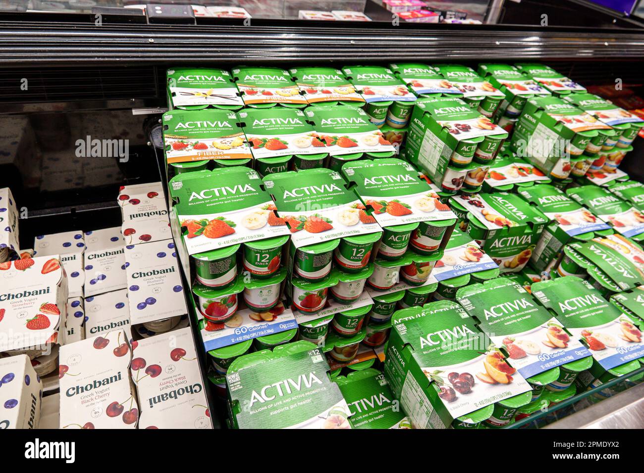Supermarket yoghurt display hi-res stock photography and images - Alamy