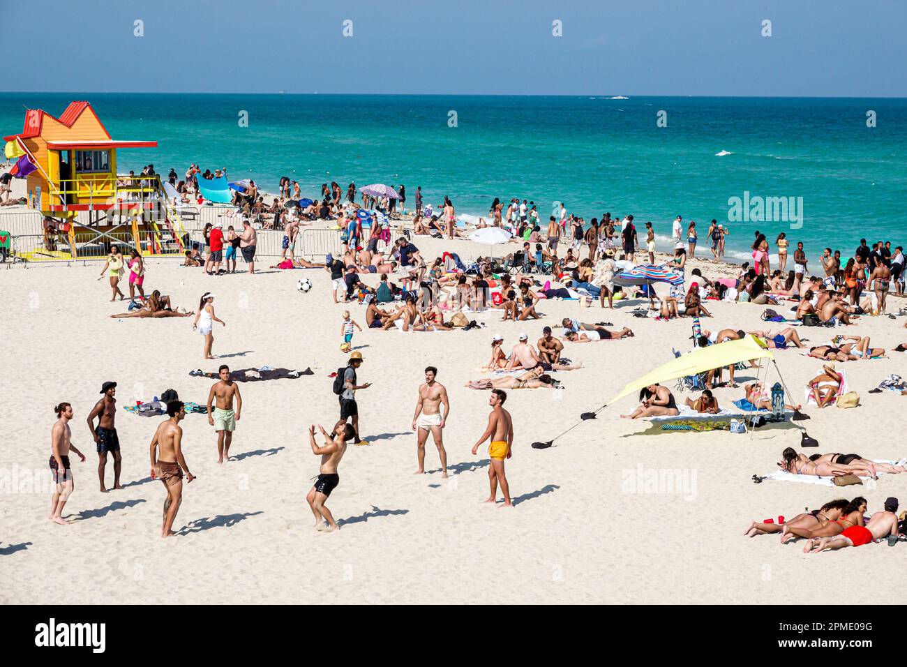 Teens sunbathing hi-res stock photography and images - Alamy