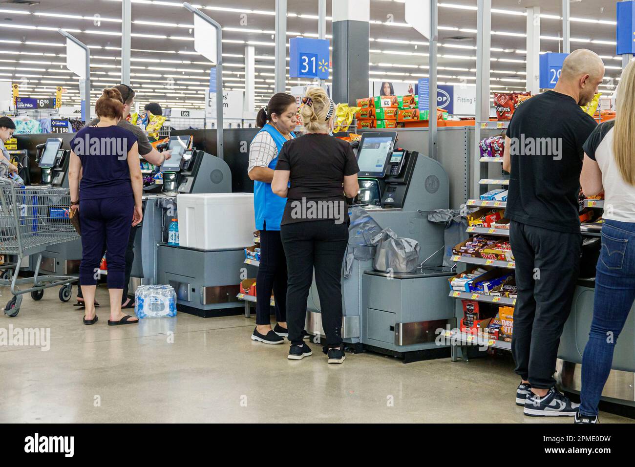 Self service department store hi-res stock photography and images - Alamy