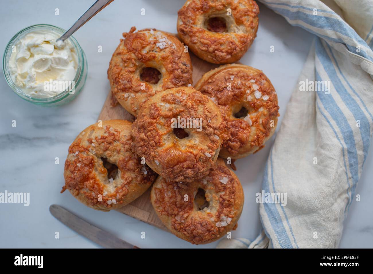 Traditional chinese bagels hi-res stock photography and images - Alamy