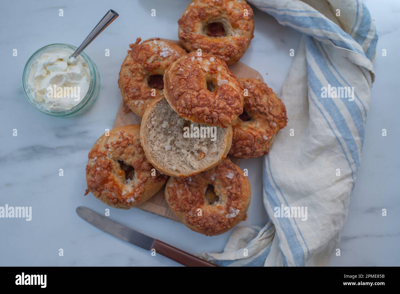 Traditional chinese bagels hi-res stock photography and images - Alamy