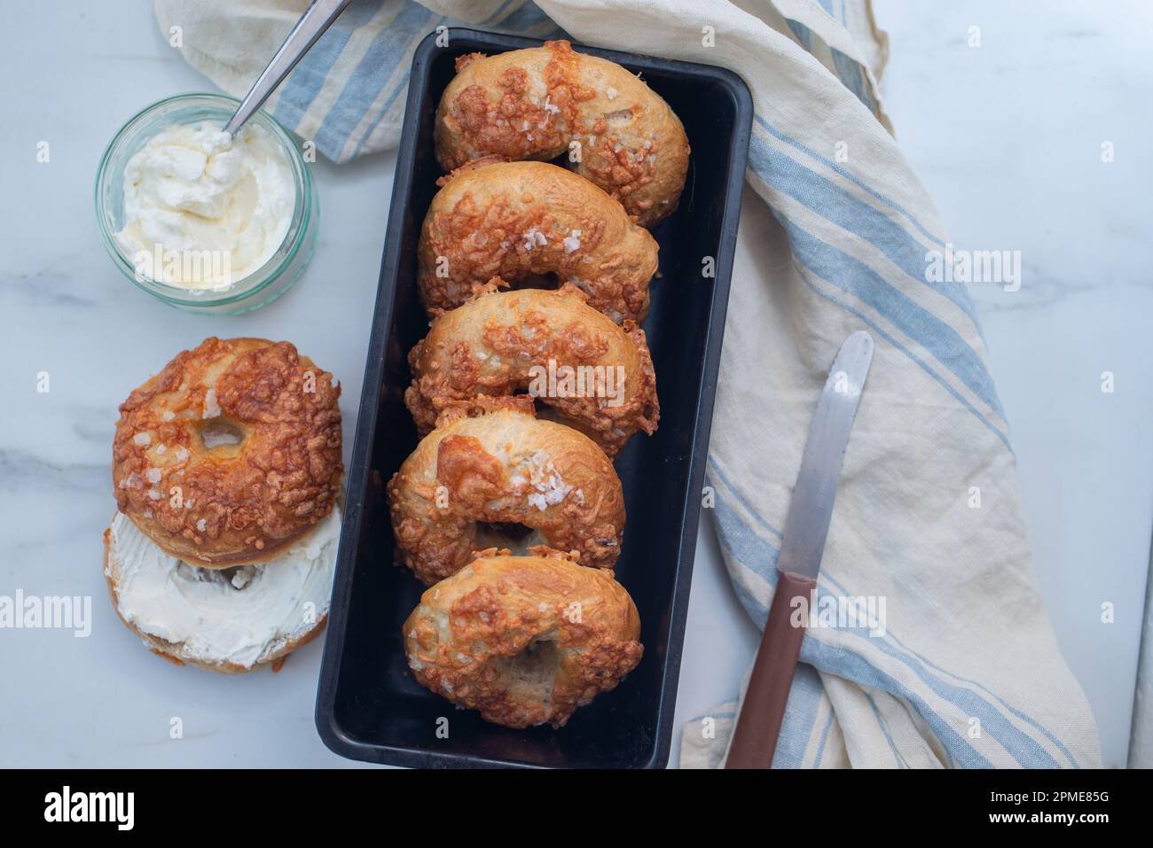 Traditional chinese bagels hi-res stock photography and images - Alamy