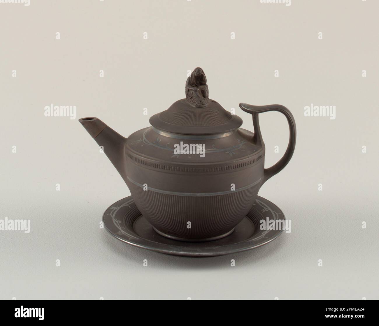 Black basalt teapot hi-res stock photography and images - Alamy