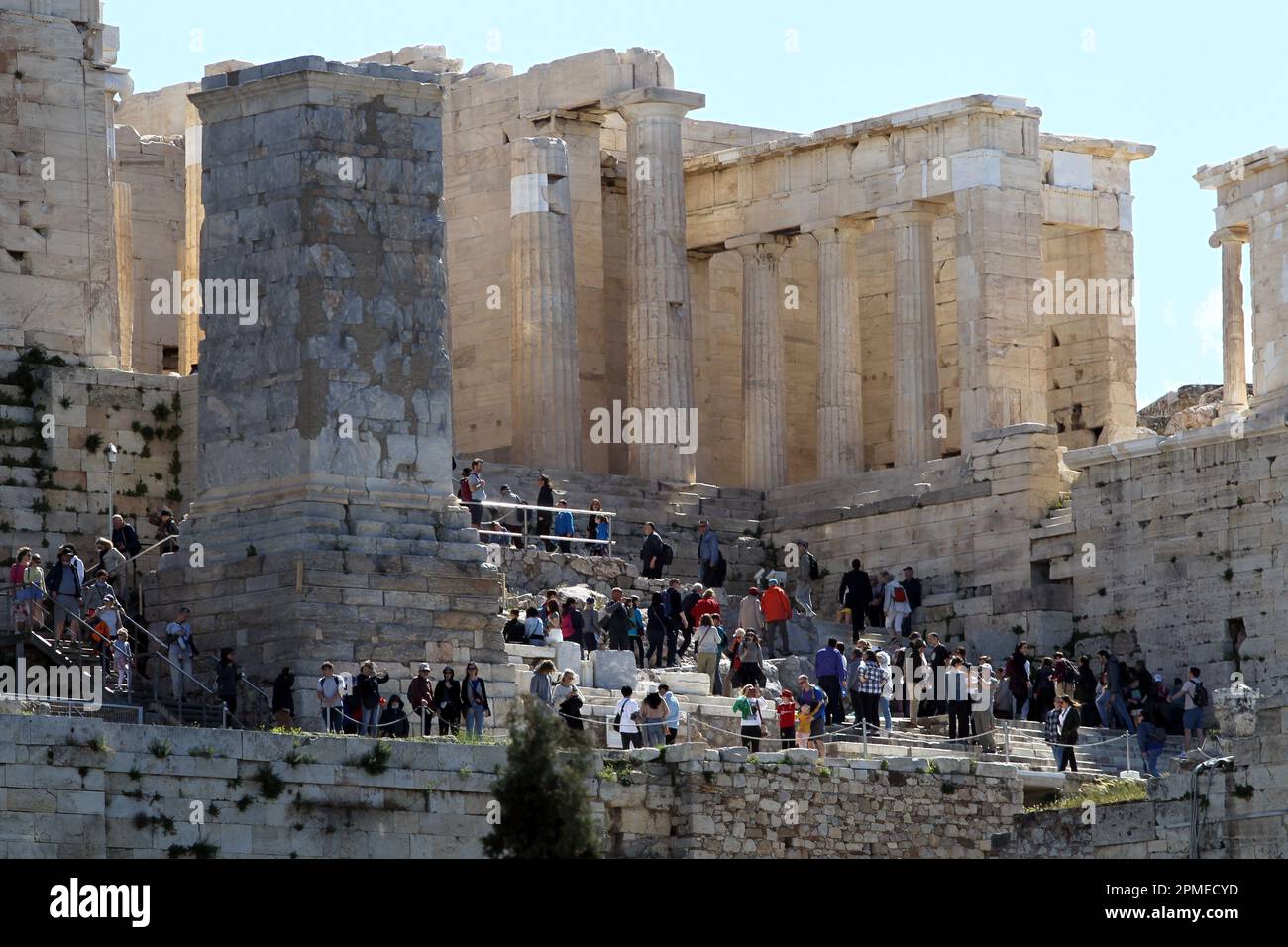 Crowd of tourists in Acropolis hill Stock Photo - Alamy