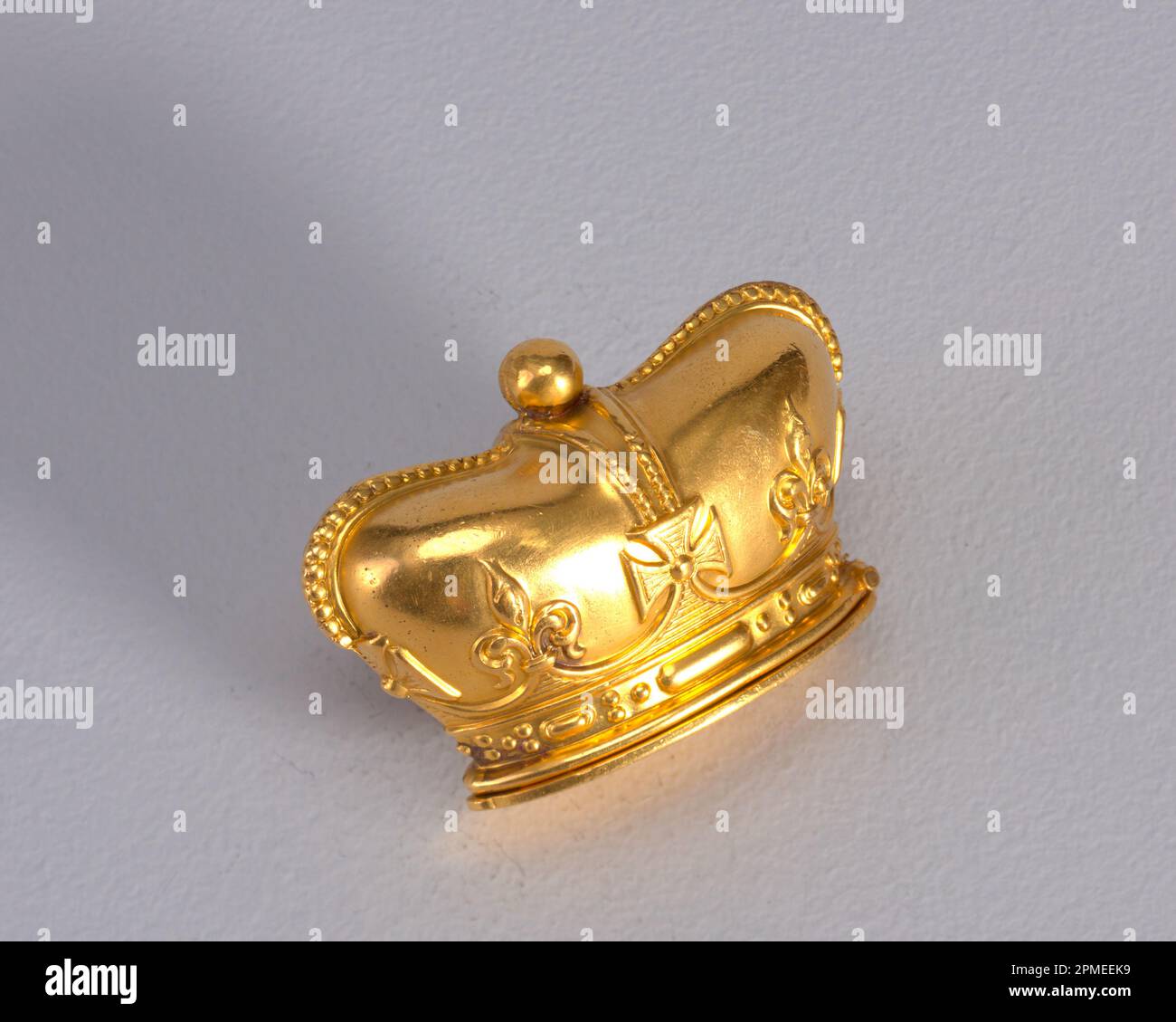 Crown-shaped matchsafe Matchsafe; gilded metal; Overall: 5 x 3.2 x 2.1 ...