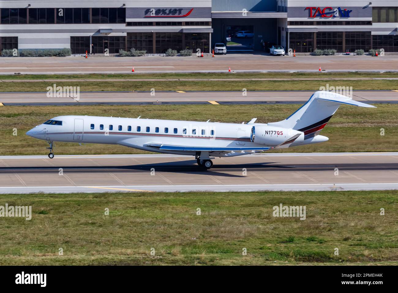 Global 7500 plane hi-res stock photography and images - Alamy