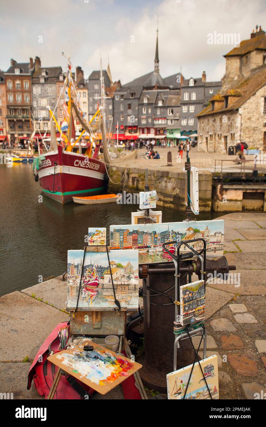 Painter's easel, Honfleur harbour, Normandy, France Stock Photo - Alamy