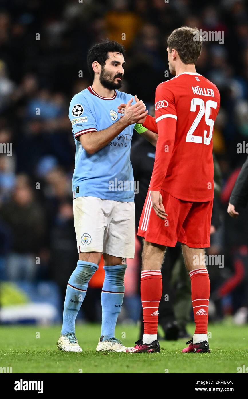 Thomas muller shake hands hi-res stock photography and images - Alamy