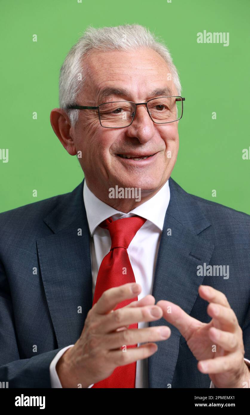 Dr Bruno Oberle, Director General of the International Union for ...