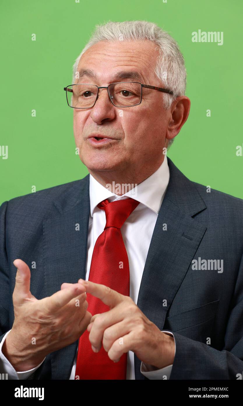 Dr Bruno Oberle, Director General of the International Union for ...